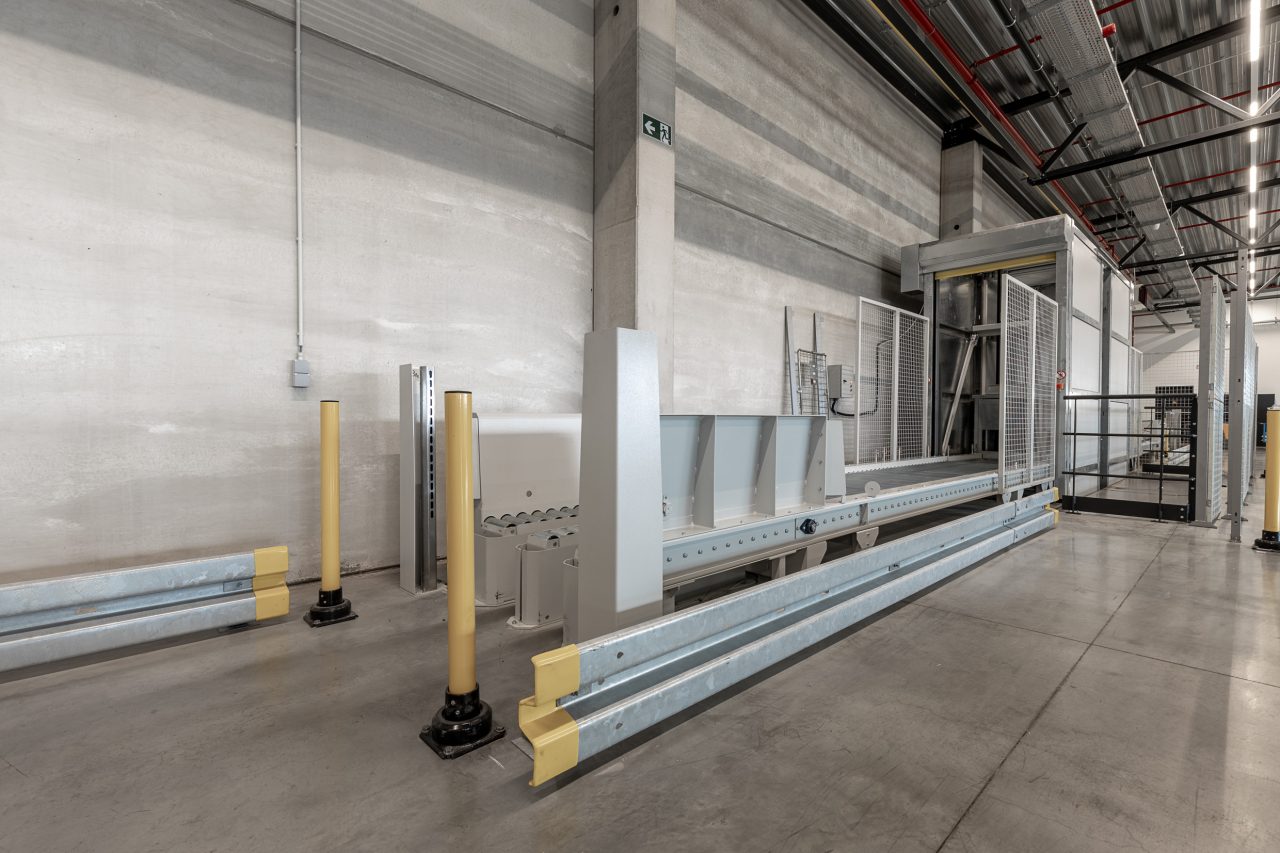 Goods lift with roller conveyors - Hublift